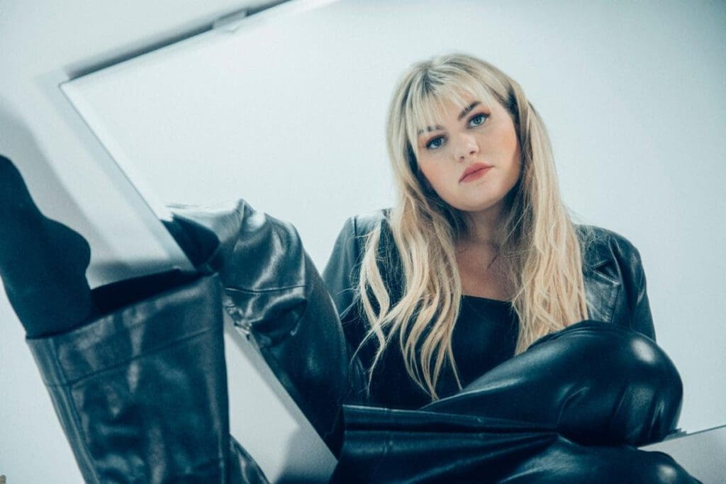 Maddie Zahm Shares the Stories of the “Fat Funny Friend” at World Café ...